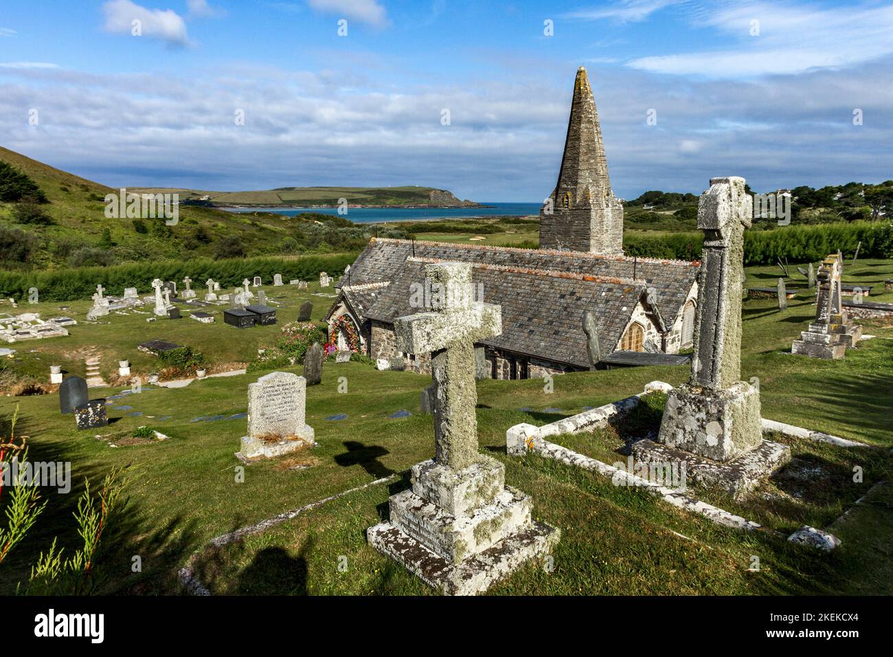 St enodoc golf course st enodoc church hi-res stock photography and ...