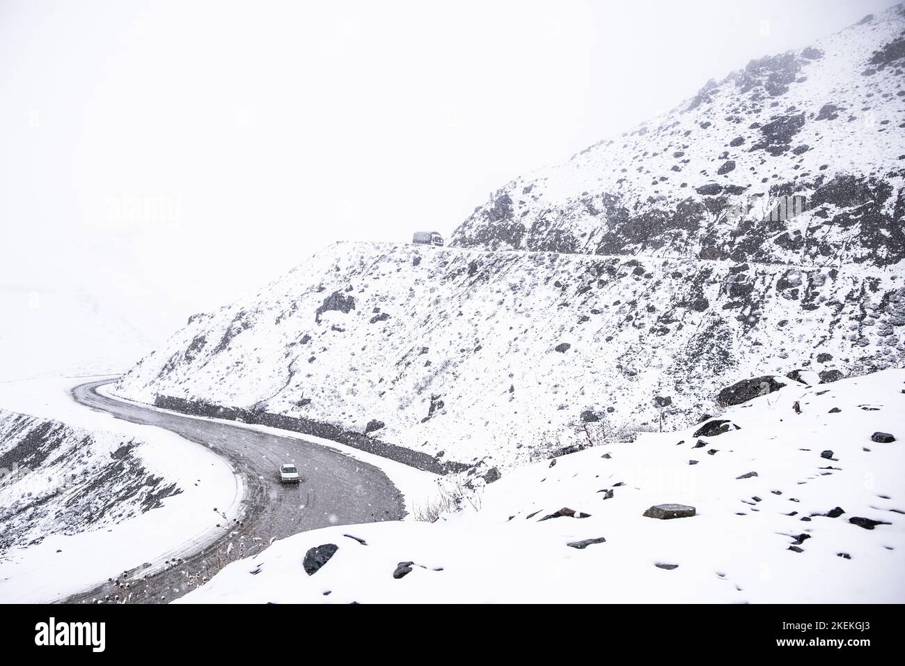 Salang Pass, Afghanistan. 13th Nov, 2022. Vehicles cross the Hindu Kush ...