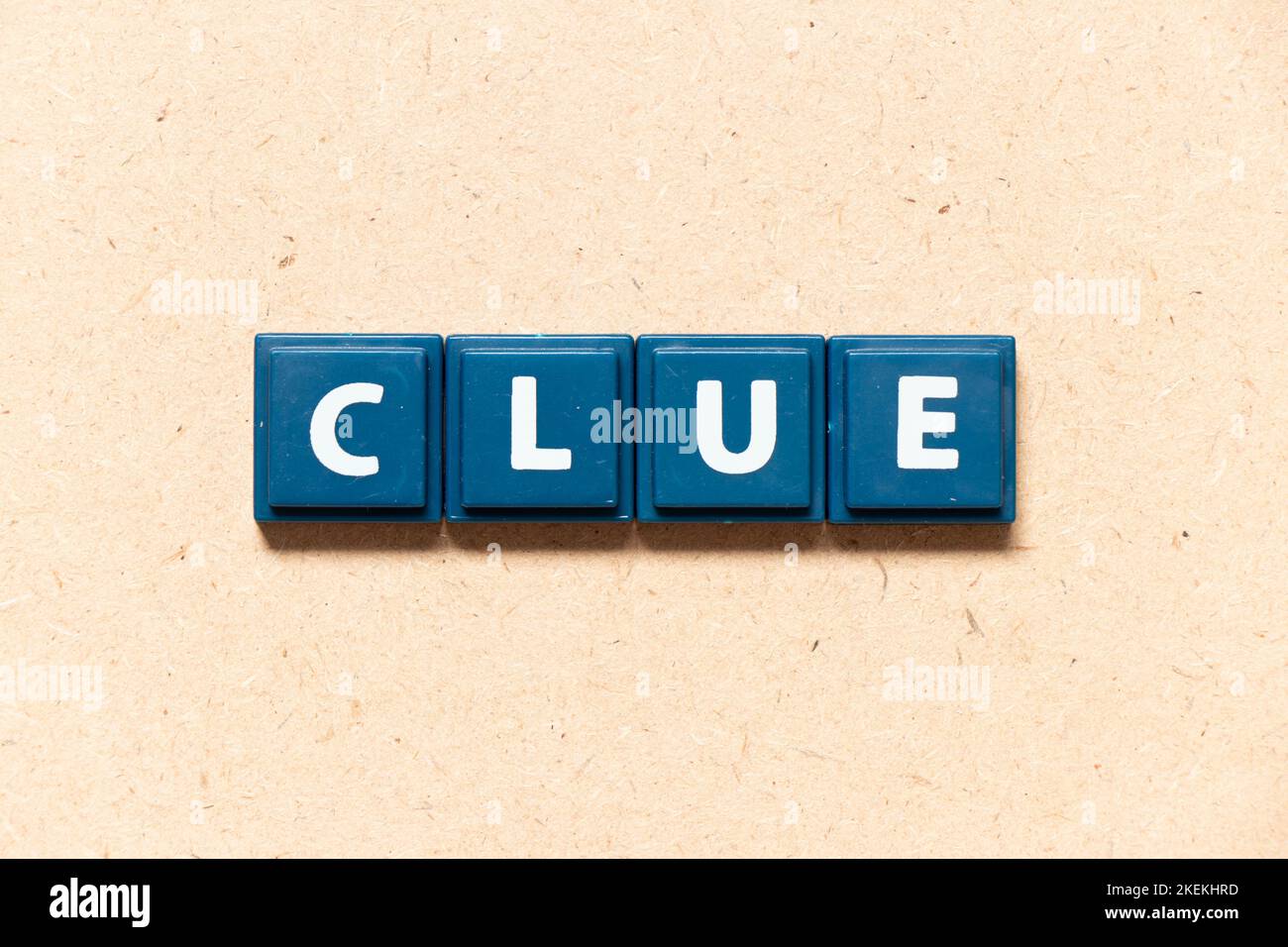 Tile letter in english word clue on wood background Stock Photo - Alamy