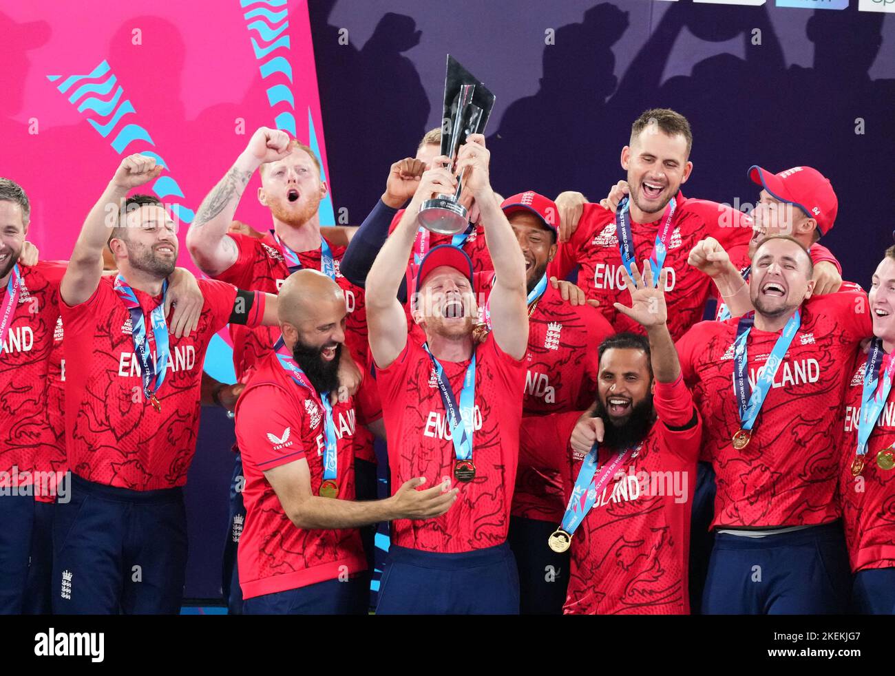 Cricket world cup trophy lift hi-res stock photography and images - Alamy