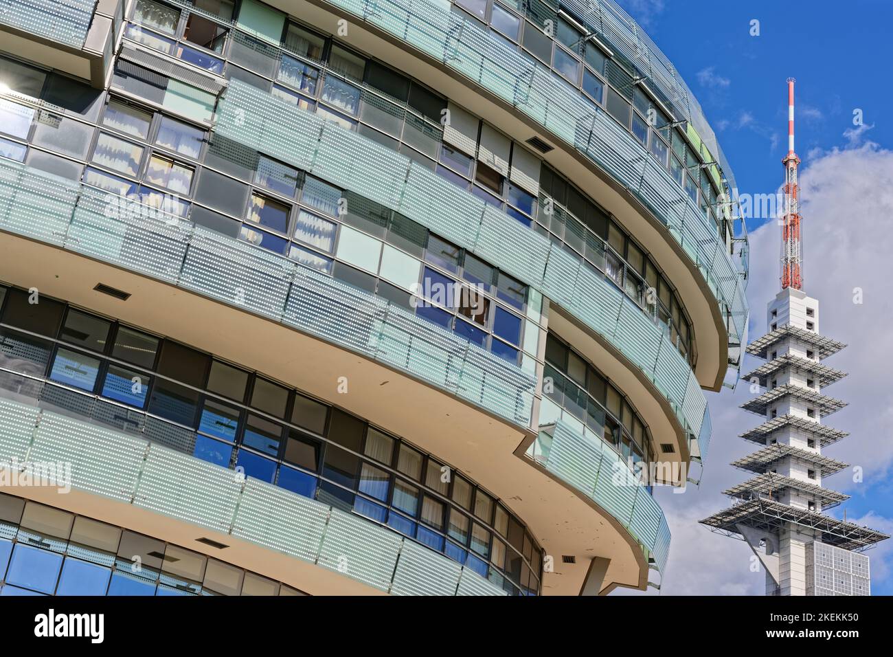 Spherical architecture of the International Neuroscience Institute (INI ...