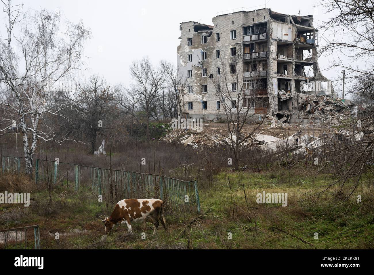 Izyum, Izium, Ukraine. 09th Nov, 2022. Destroyed apartment building ...
