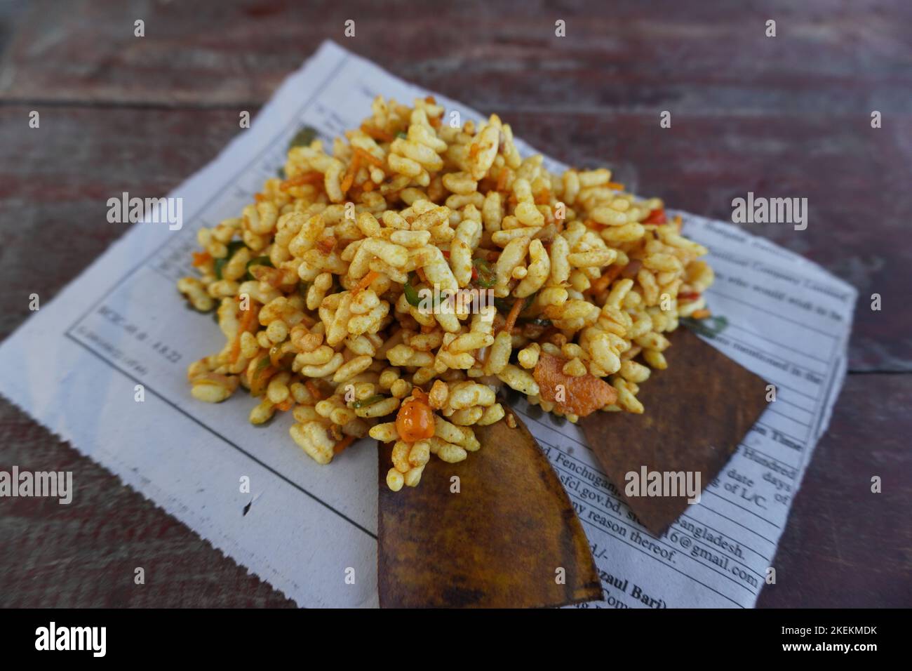 Healthy Bangla snacks- spiced masala puffed rice Stock Photo - Alamy