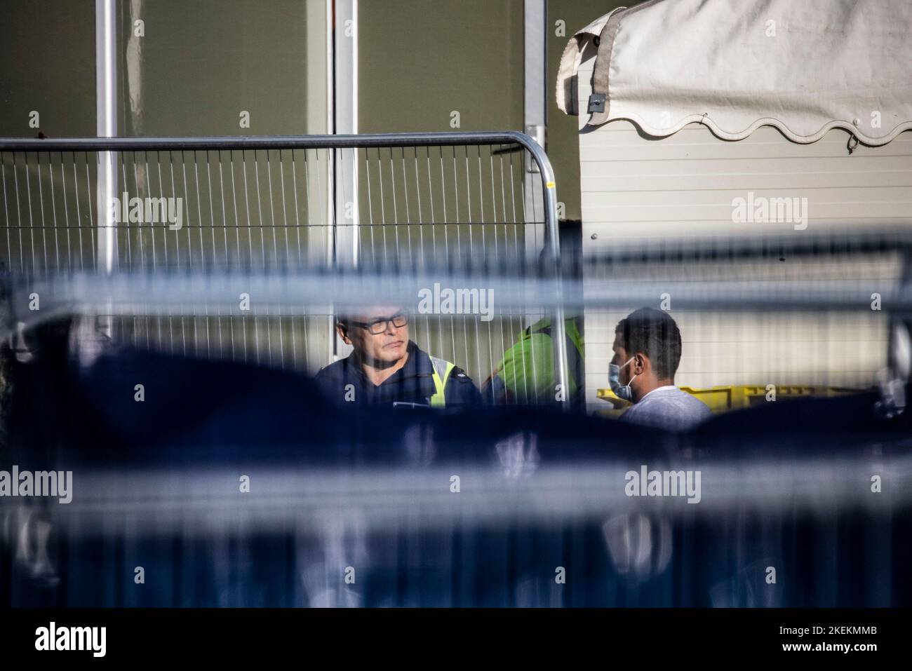 Asylum seekers arrive at manston camp hi-res stock photography and ...