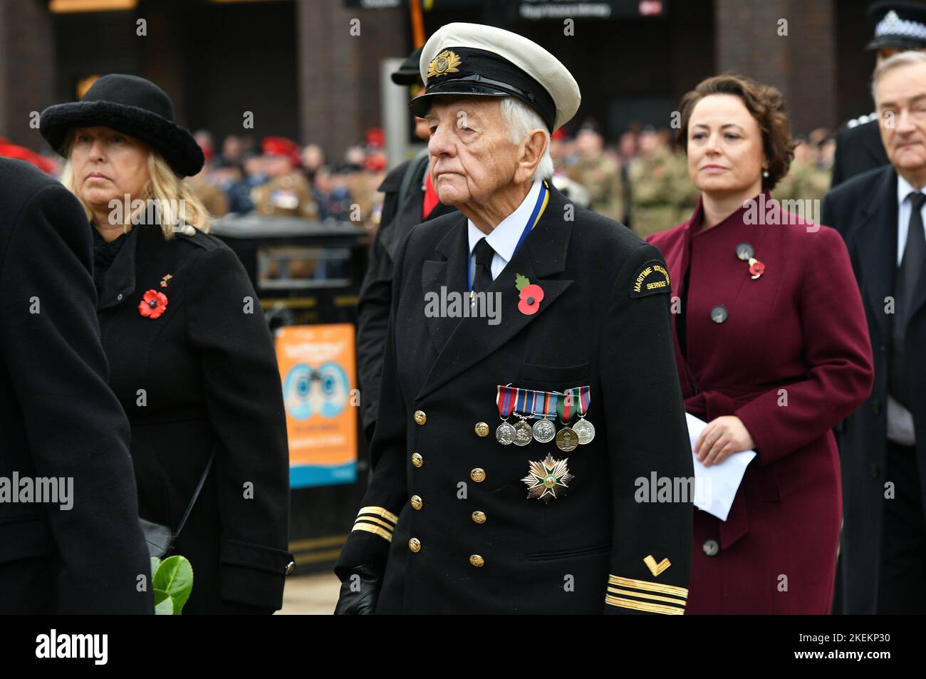 Bagpipes remembrance day poppy hi-res stock photography and images - Alamy