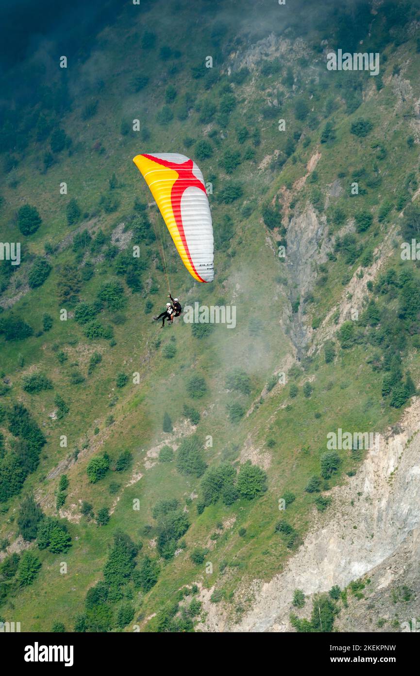 Tandem glider instructor hi-res stock photography and images - Alamy