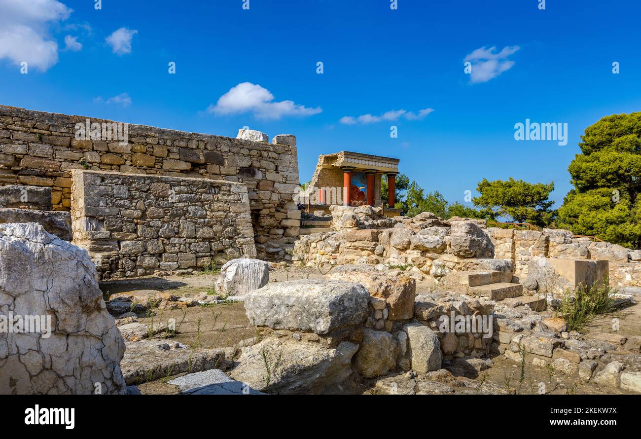 Knossos palace. Crete, Greece. Knossos palace - largest Bronze Age ...