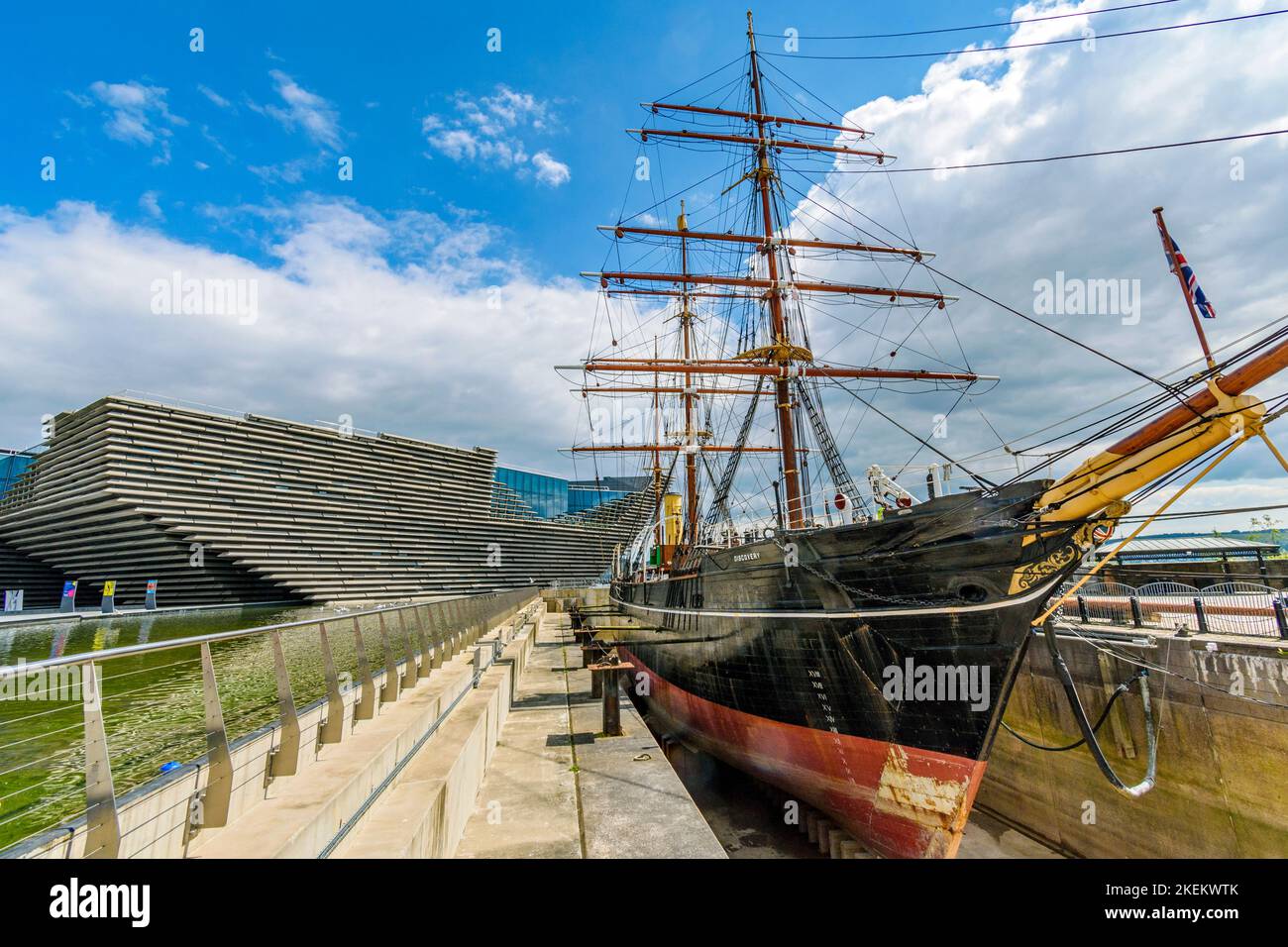 The RSS Discovery at Discovery Point, Dundee, Scotland, UK. Behind is ...