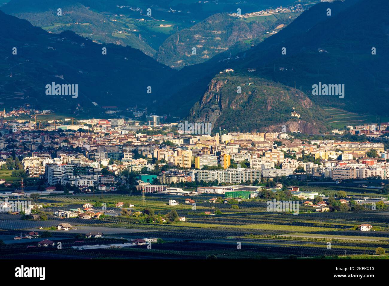 1107it hi-res stock photography and images - Alamy