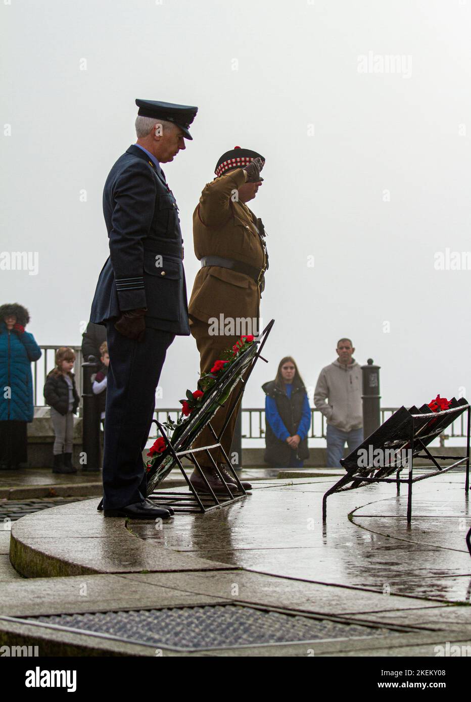 Bagpipes remembrance day poppy hi-res stock photography and images - Alamy