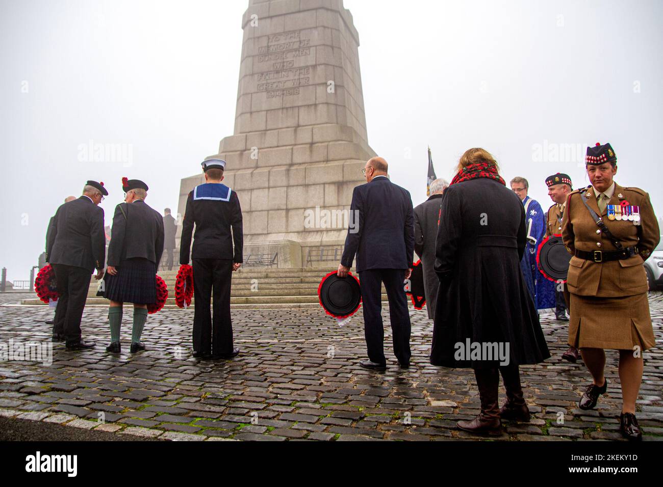 Bagpipes remembrance day poppy hi-res stock photography and images - Alamy