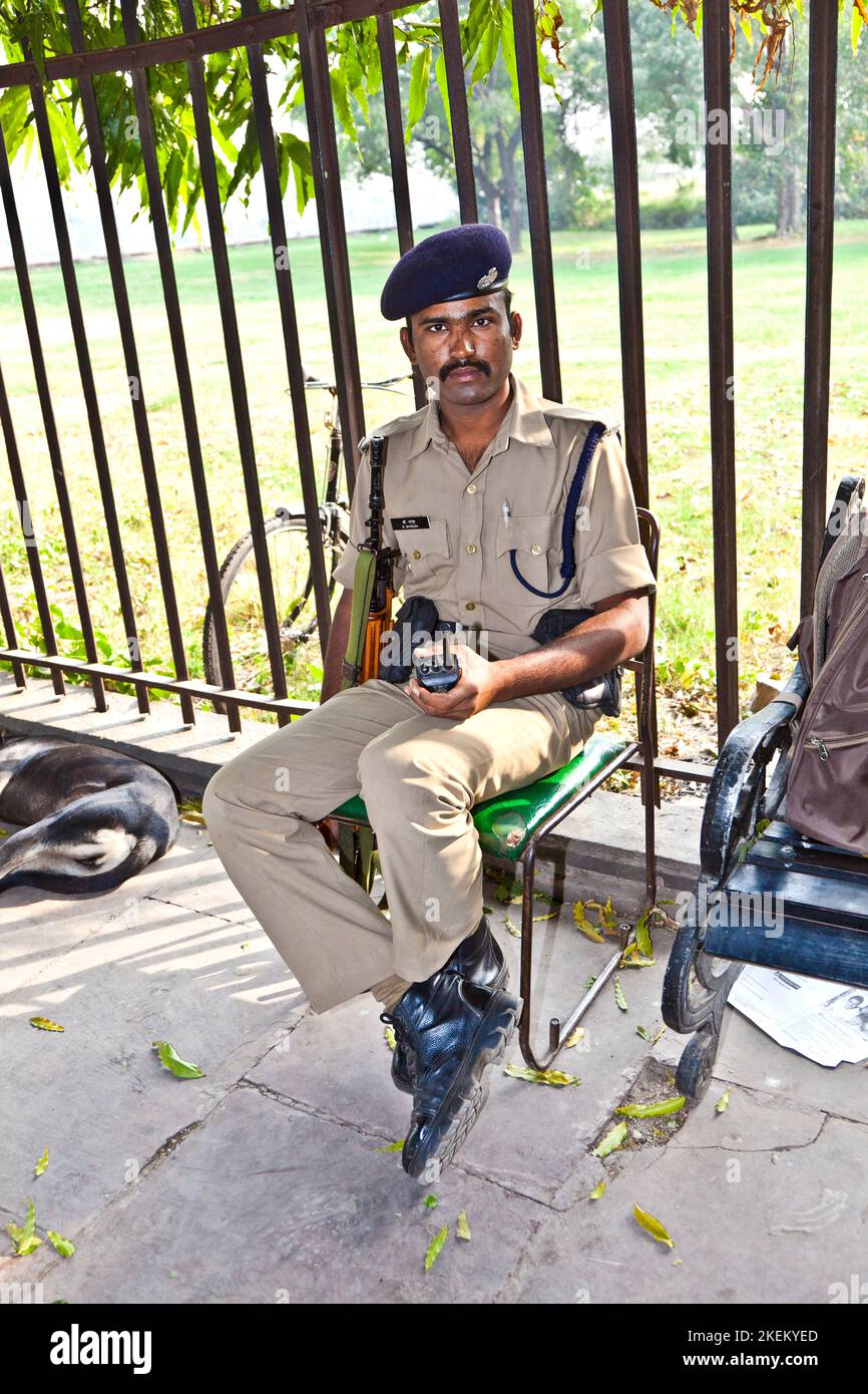 Delhi police with gun hi-res stock photography and images - Alamy