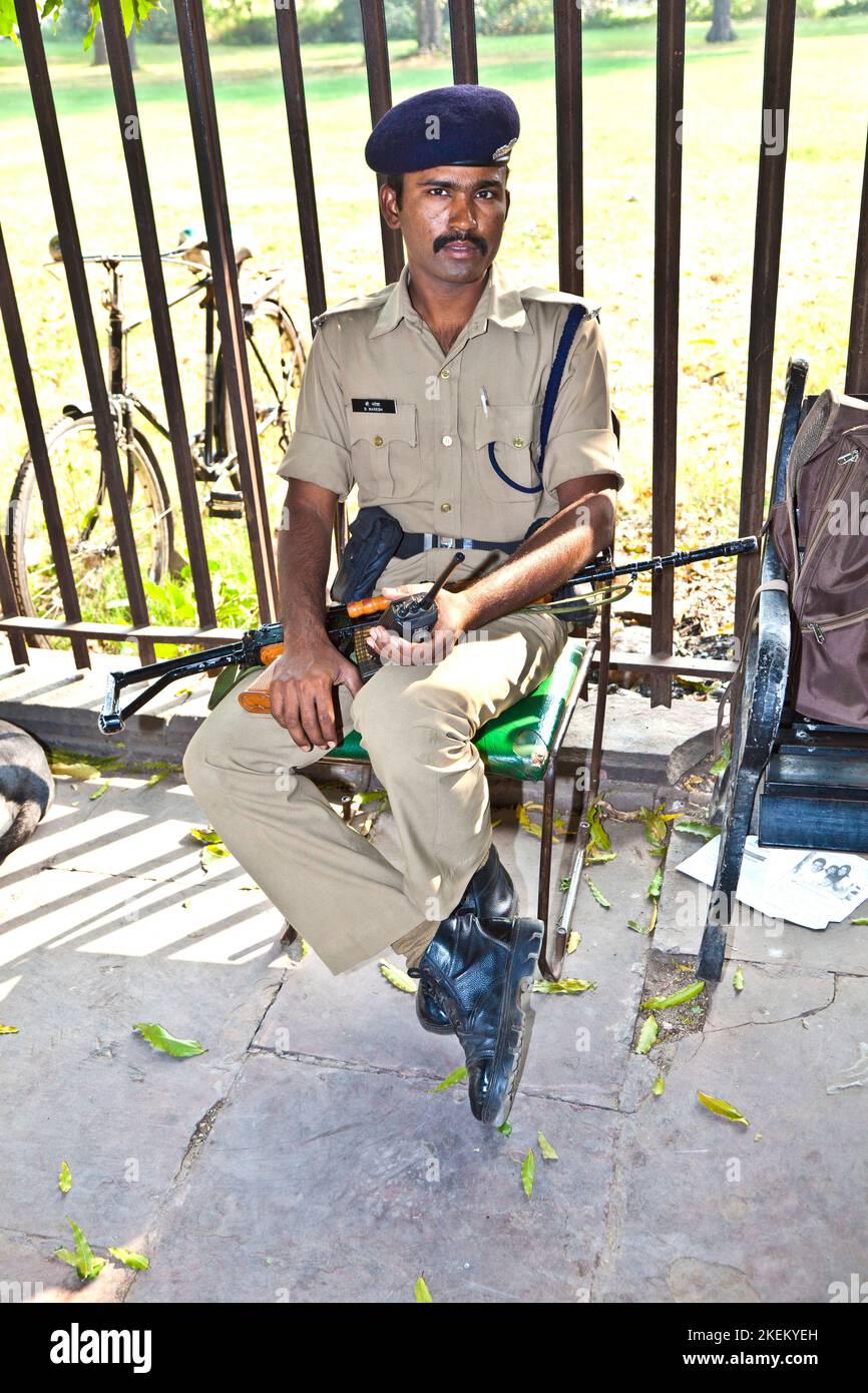 Delhi police with gun hi-res stock photography and images - Alamy