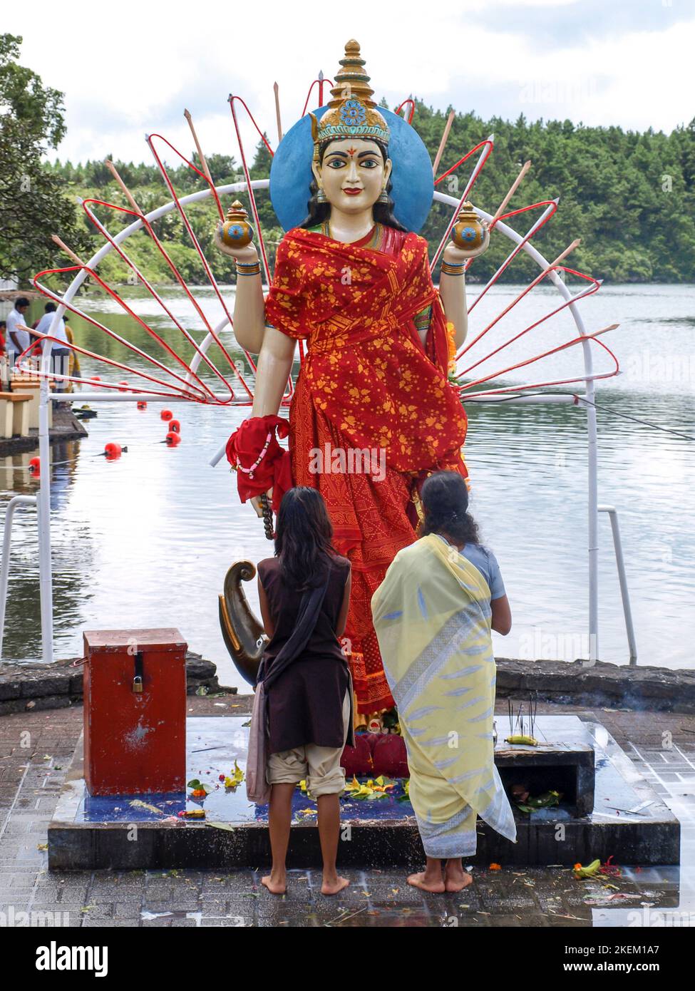GRAND BASSIN, MAURITIUS - FEBRUARY 24, 2011: Mother and doughter pray ...