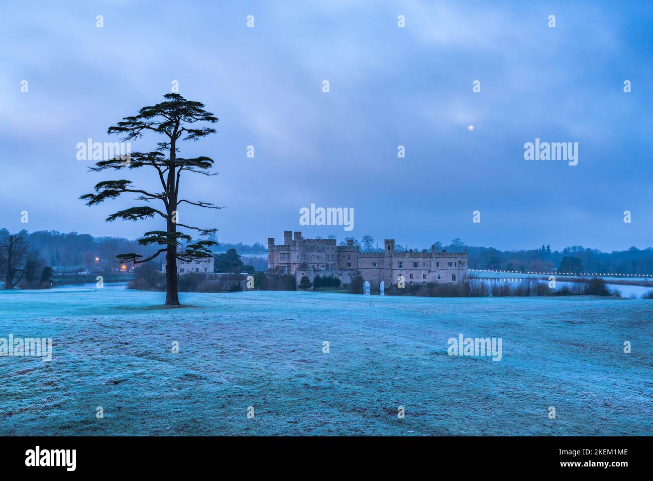 View on the Leeds Castle estate, a castle near Maidstone in Kent Stock ...