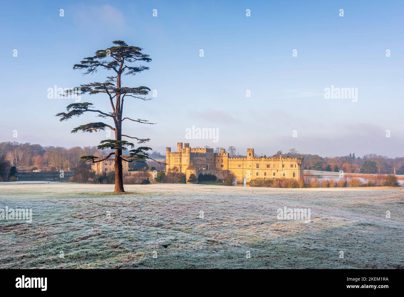View on the Leeds Castle estate, a castle near Maidstone in Kent Stock ...