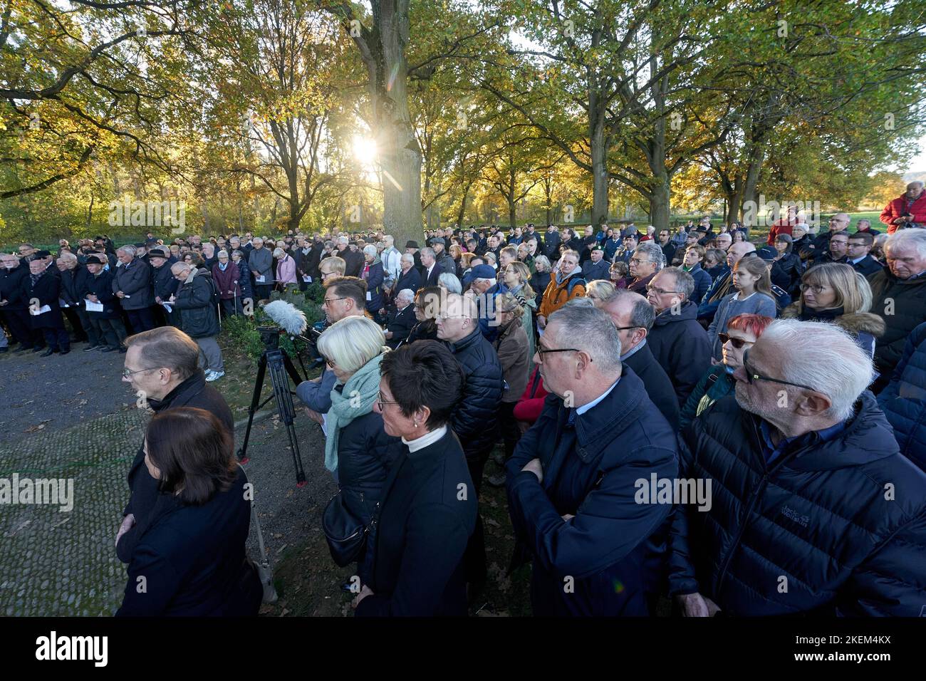 Sinzig, Germany. 13th Nov, 2022. Several hundred people attend a ...
