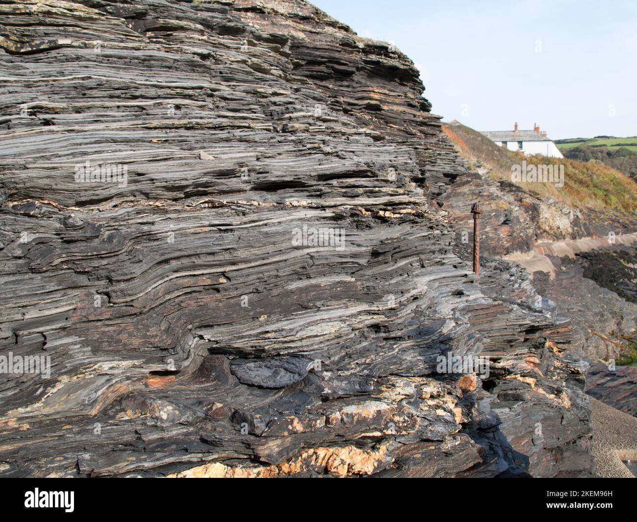Textured cliff in the harbour of Boscastle in Cornwall Stock Photo - Alamy