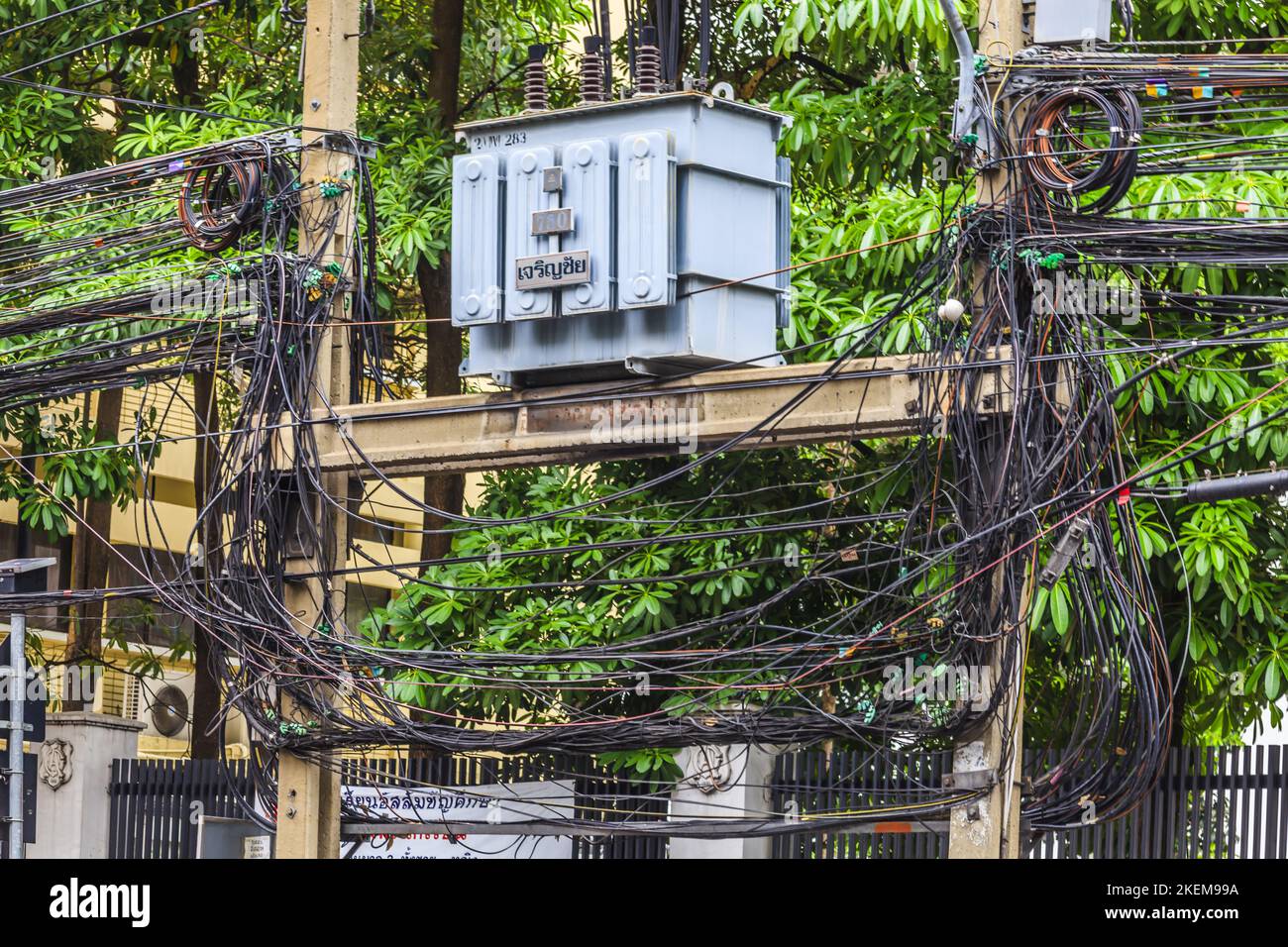 Picture of chaotic wiring in Bangkok Stock Photo - Alamy