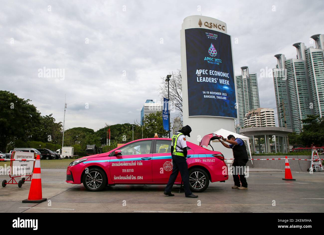 Security guard entrance in convention hi-res stock photography and ...