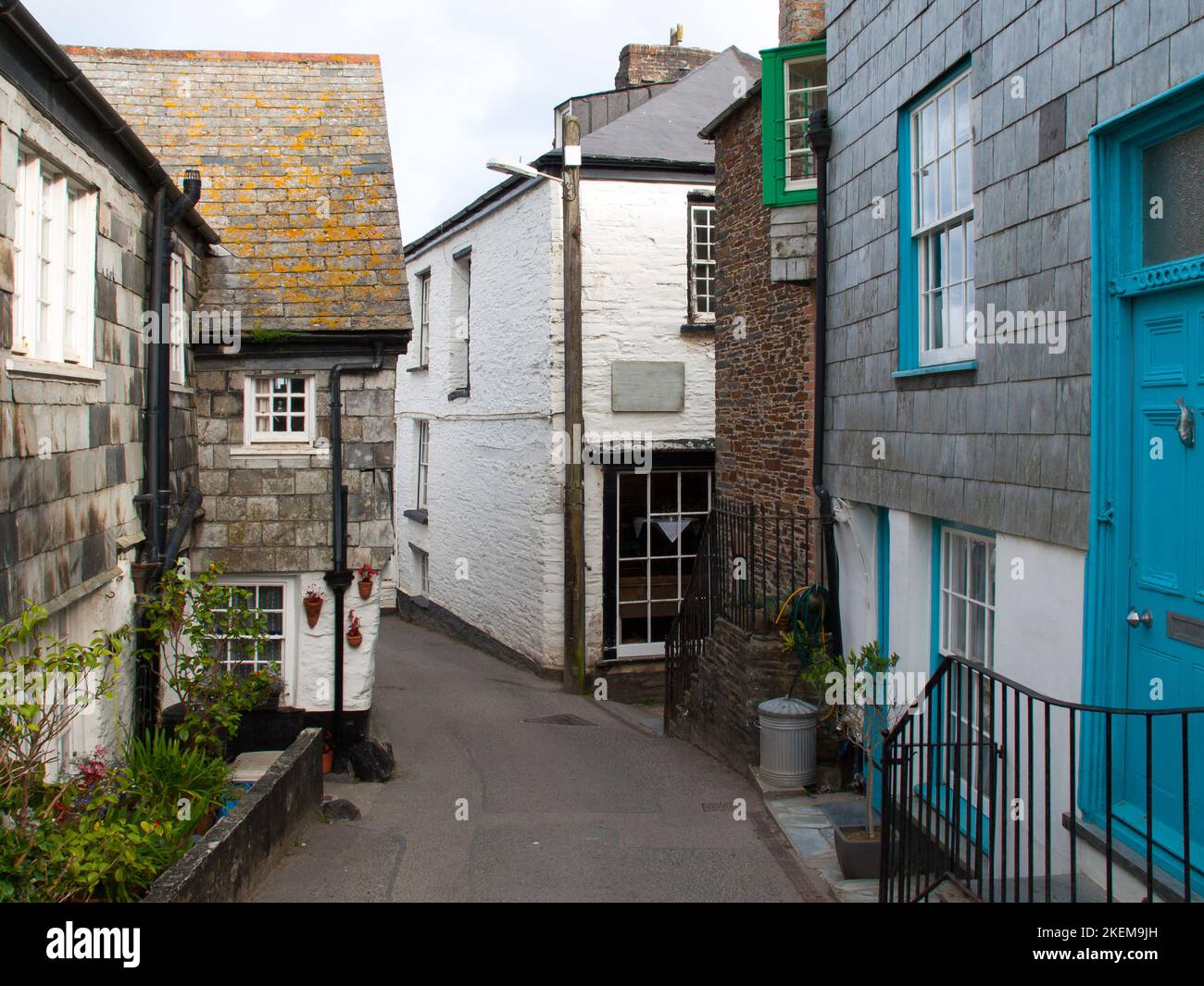 Charming village lane in Port Isaac in north Cornwall Stock Photo - Alamy