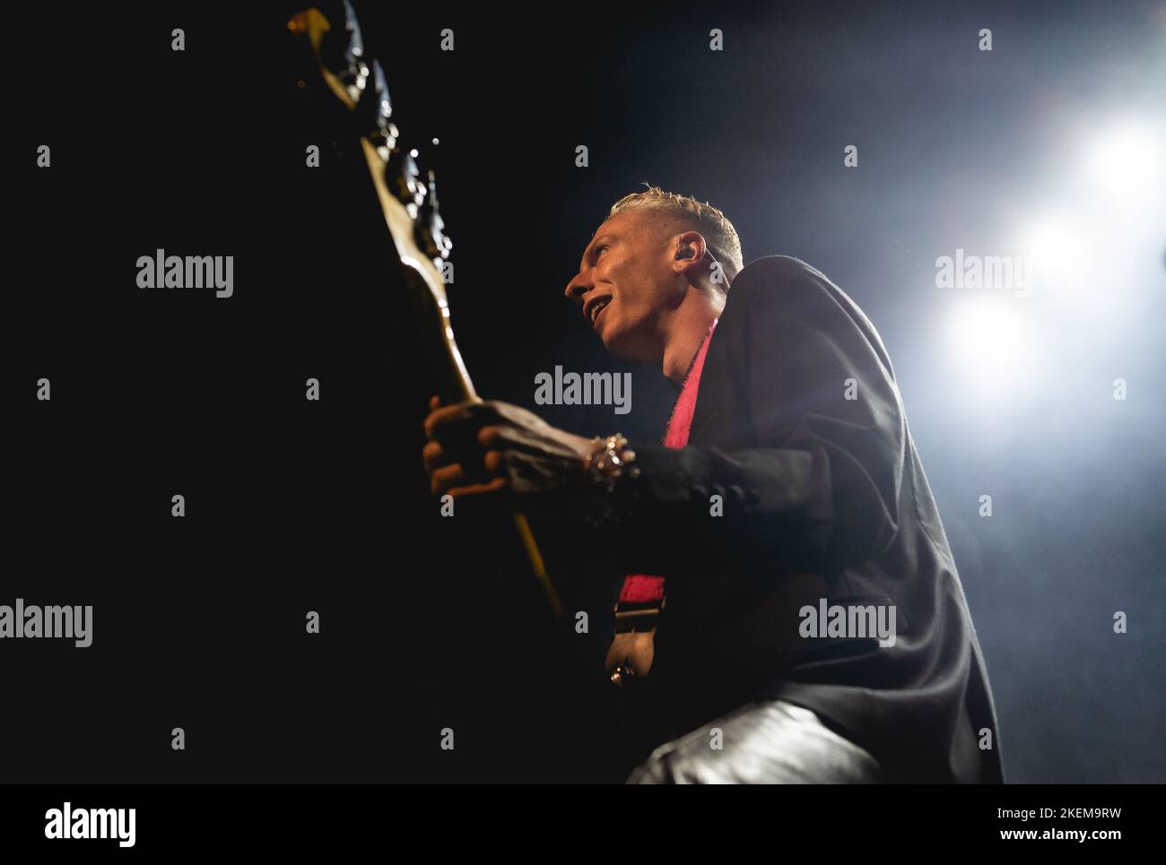 Wolf alice bass player hi-res stock photography and images - Alamy