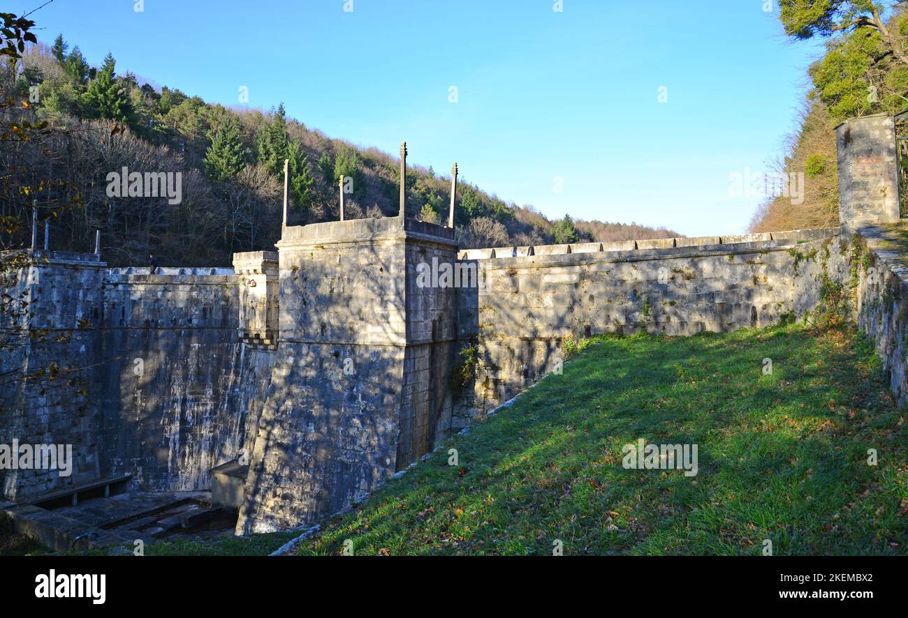 Located in Istanbul, Turkey, Topuzlu Dam was built in 1750 Stock Photo ...
