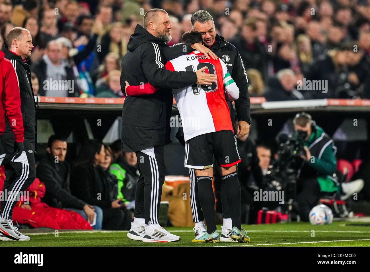 Rotterdam - Feyenoord assistent-trainer John de Wolf, Orkun Kokcu of ...
