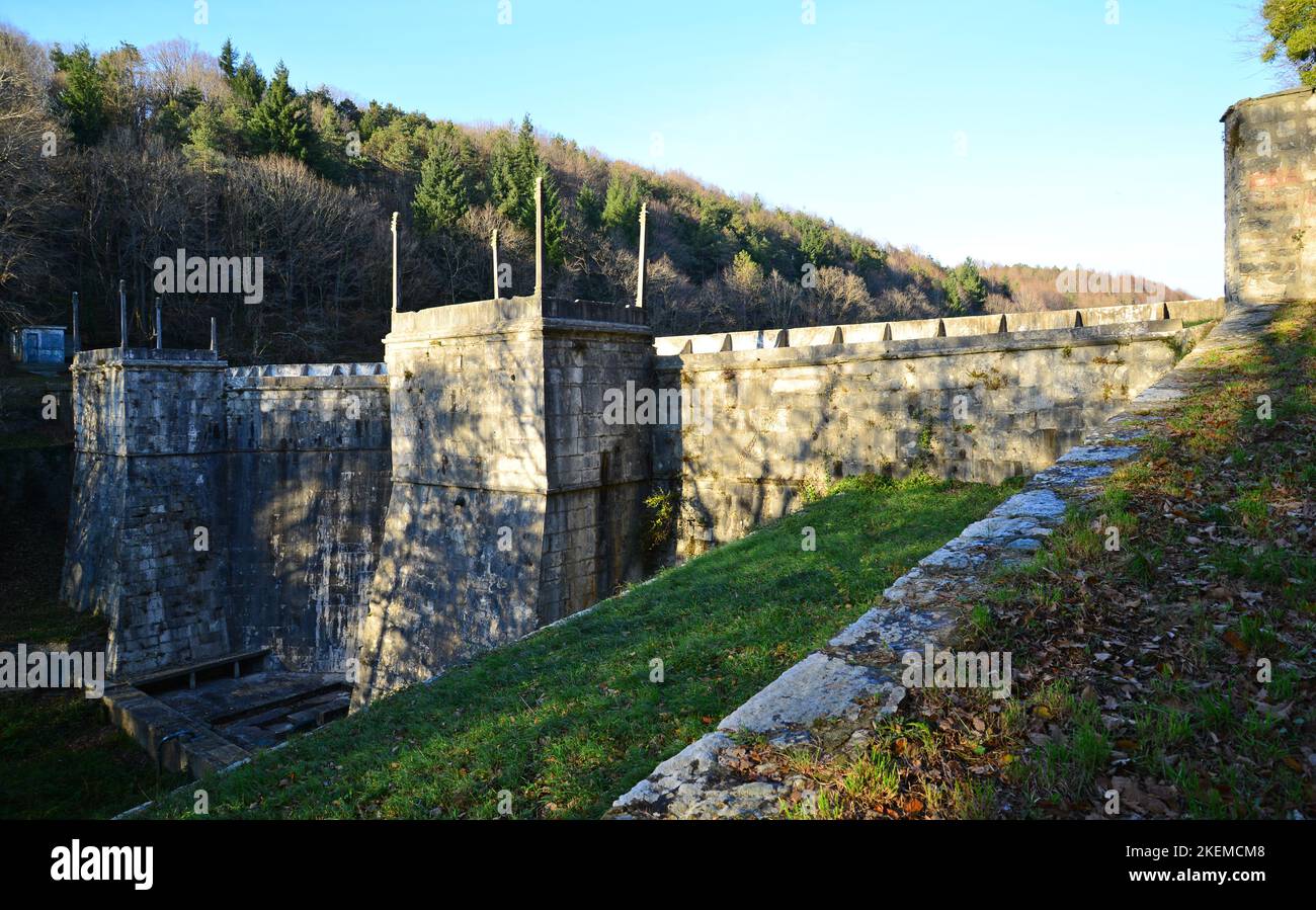 Located in Istanbul, Turkey, Topuzlu Dam was built in 1750 Stock Photo ...