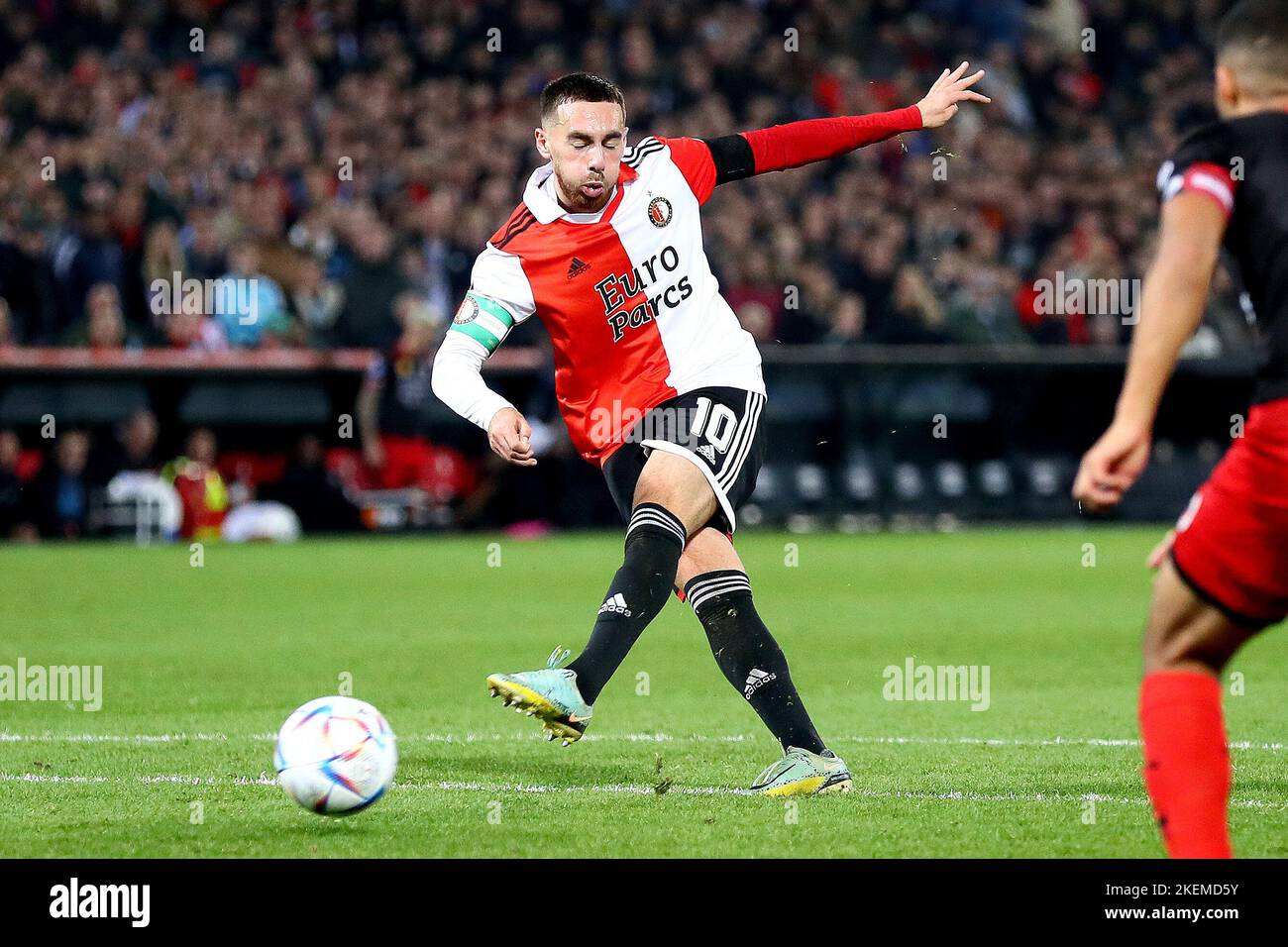 ROTTERDAM - Orkun Kokcu of Feyenoord scores during the Dutch Eredivisie match between Feyenoord ...