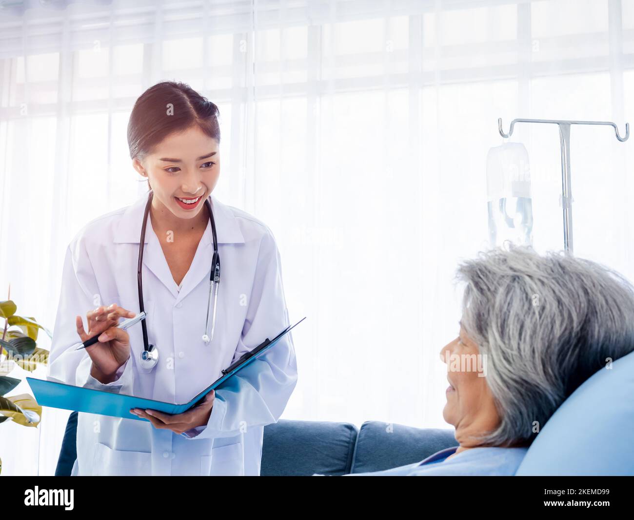 Young Asian female doctors visit senior woman patient in bed ...
