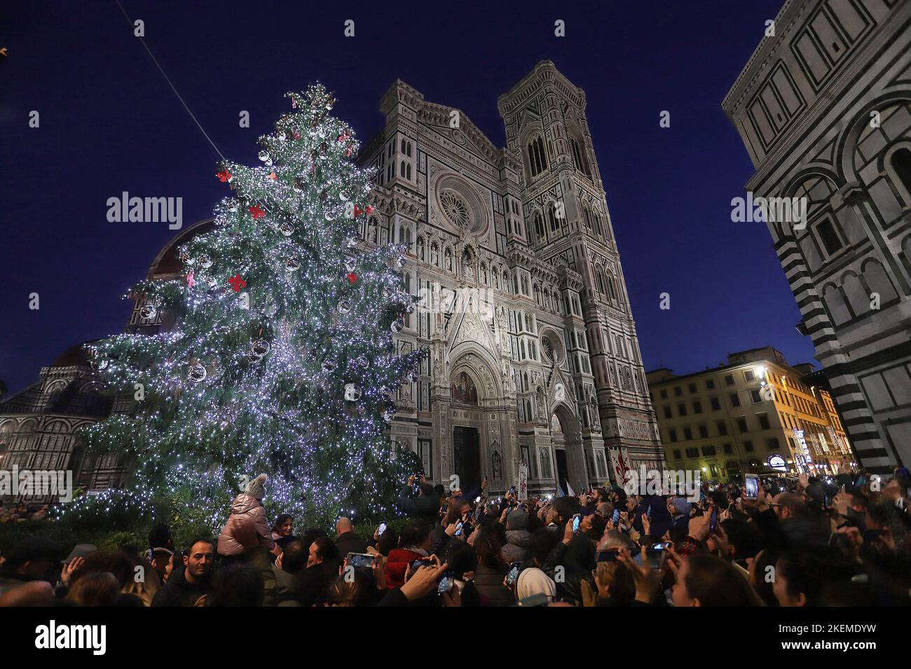 Albero di Natale in Piazza Duomo Florence Stock Photo - Alamy