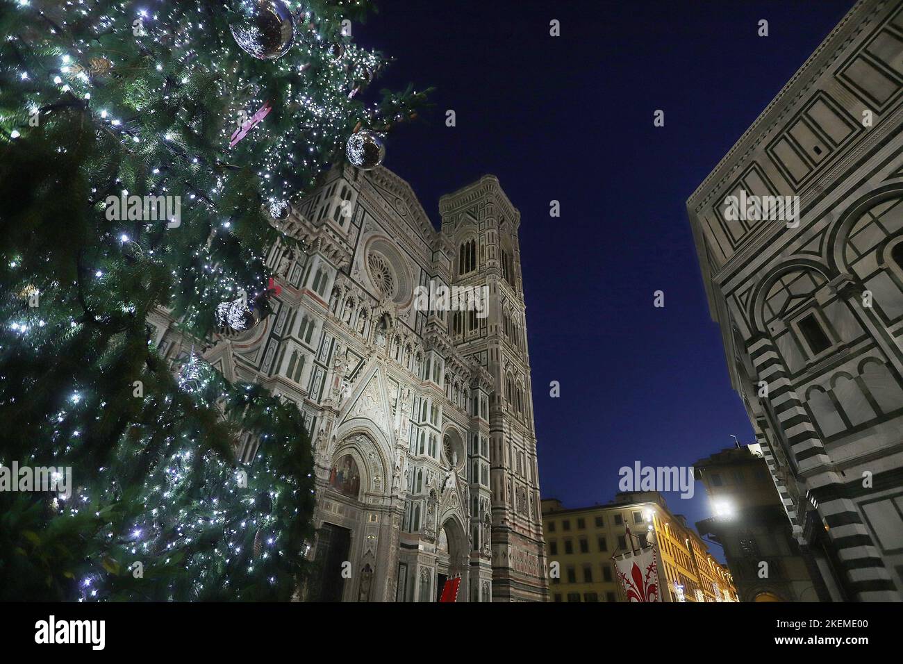 Albero di Natale in Piazza Duomo Florence Stock Photo - Alamy