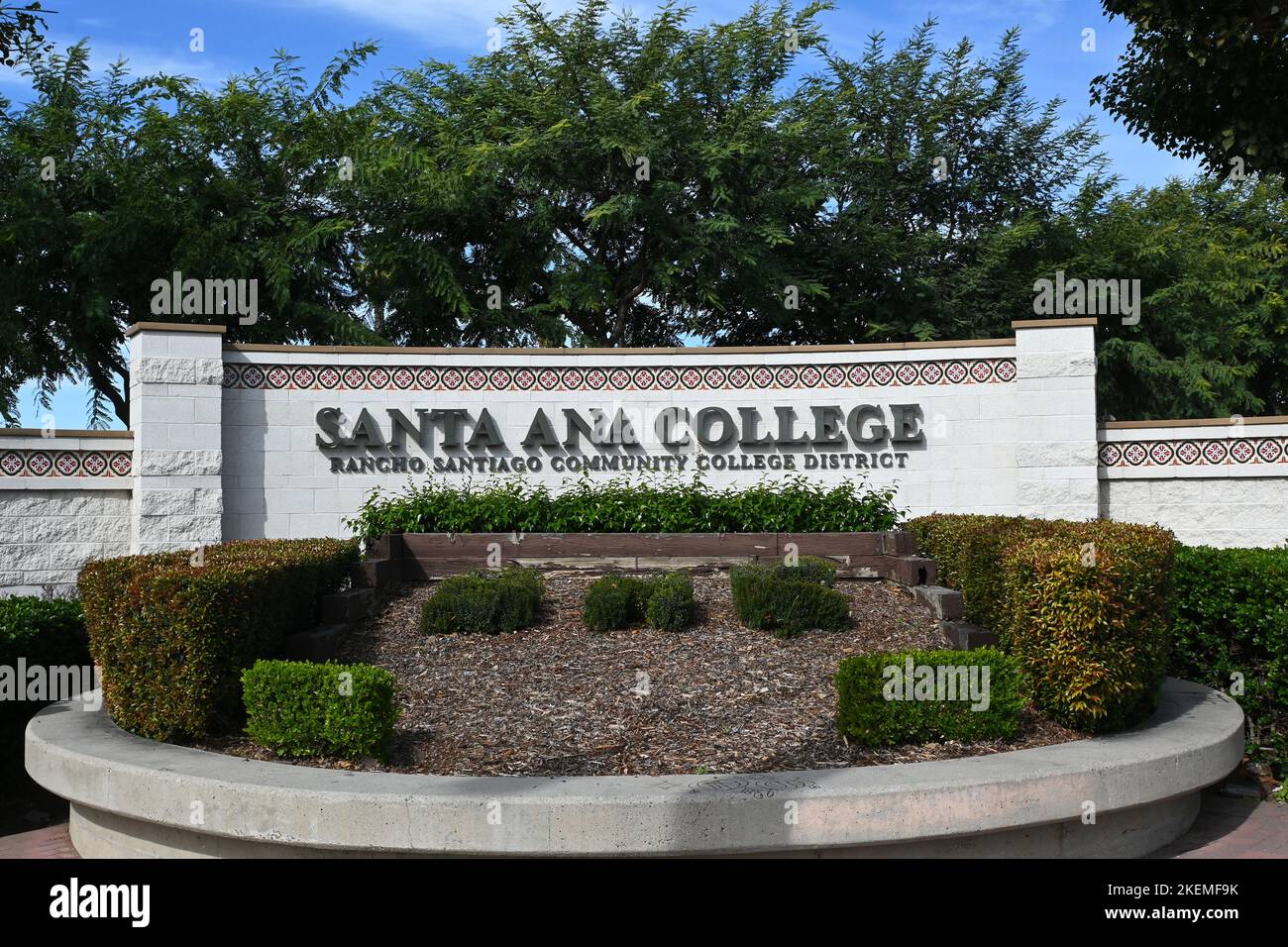 SANTA ANA, CALIFORNIA - 11 NOV 2022: Santa Ana College sign at the Bristol Street and Washington ...