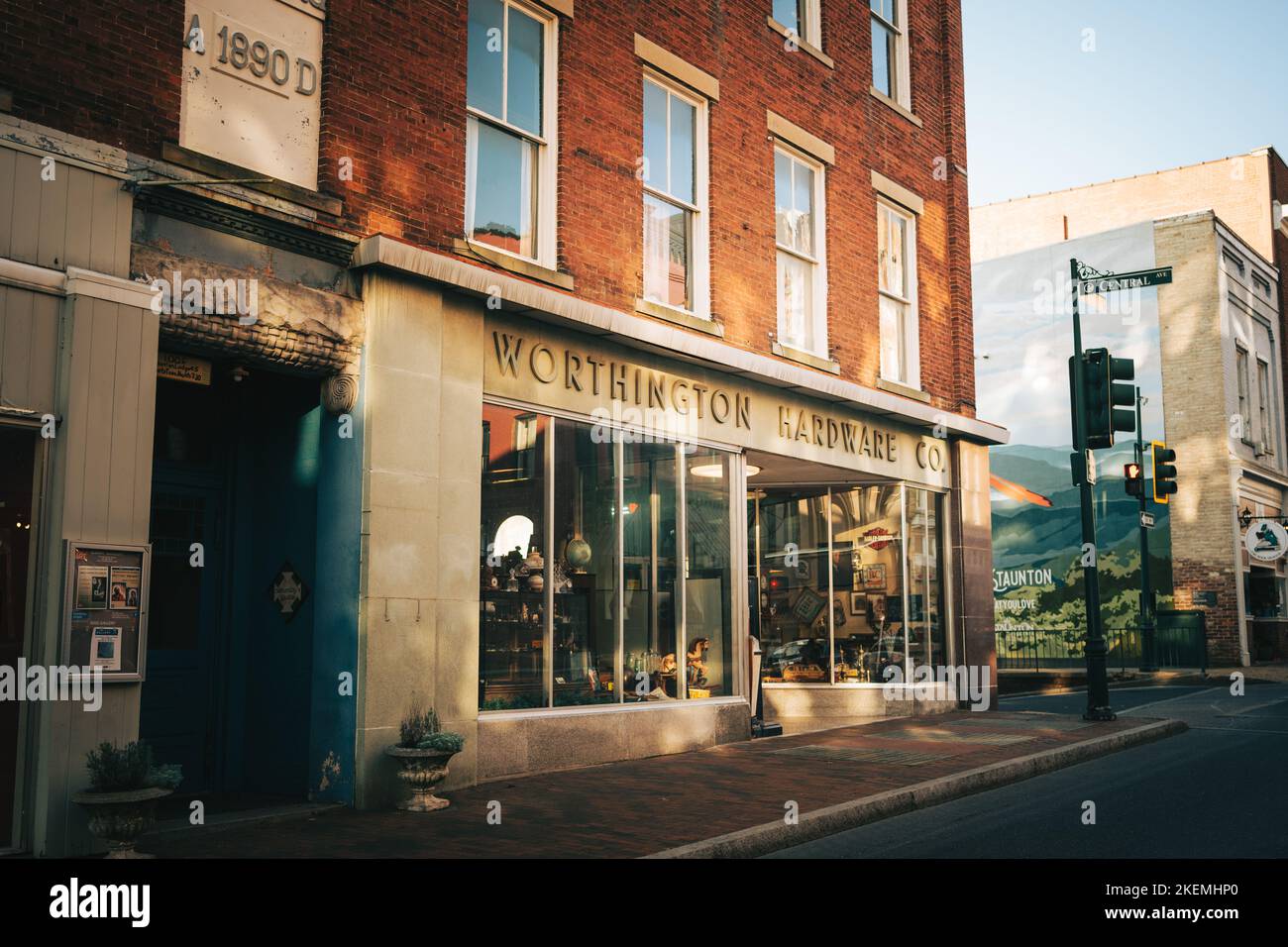 Vintage hardware store sign hi-res stock photography and images - Alamy