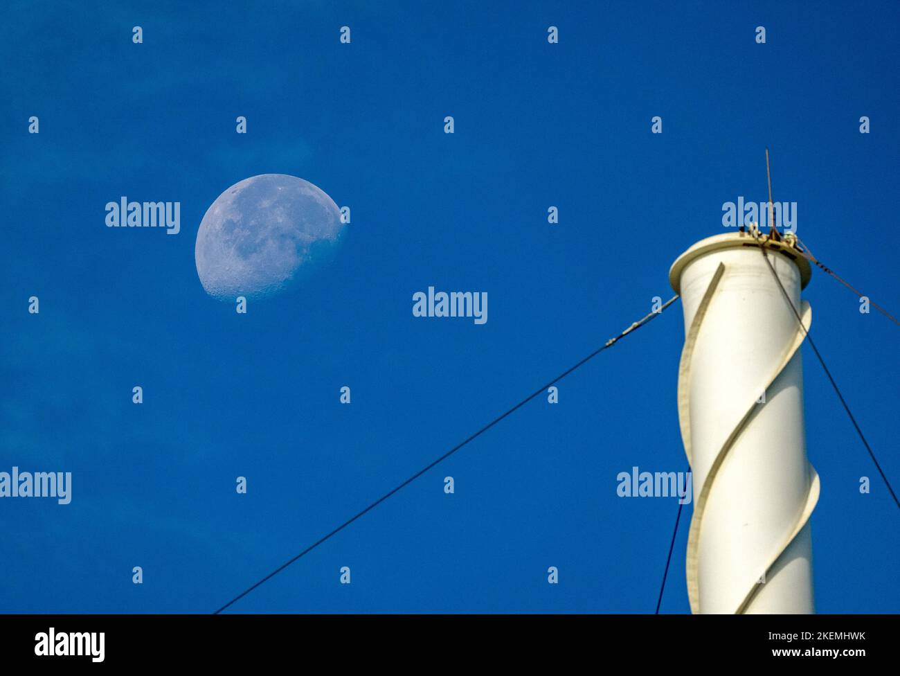 Kennedy Space Center, United States. 13th Nov, 2022. A waning moon ...