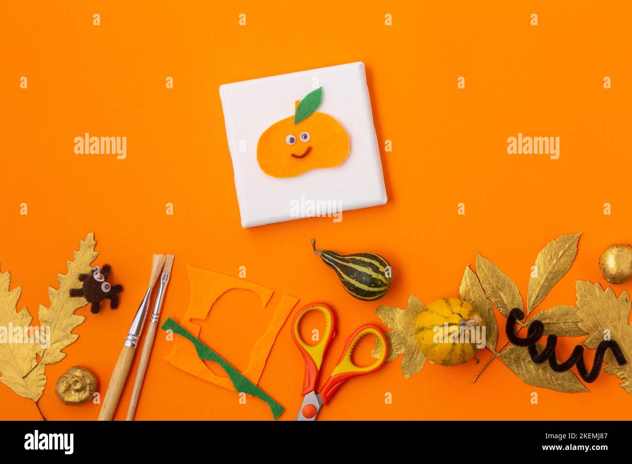 Easy felt pumpkin decoration. Halloween pumpkin idea made with felt ...