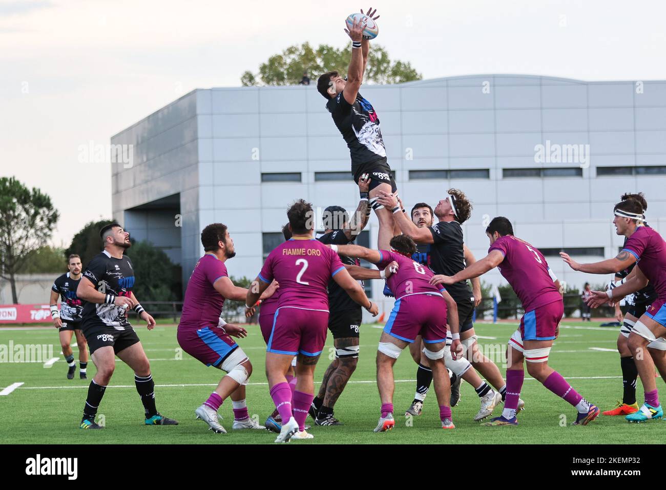 Sitav rugby lyons hi-res stock photography and images - Alamy