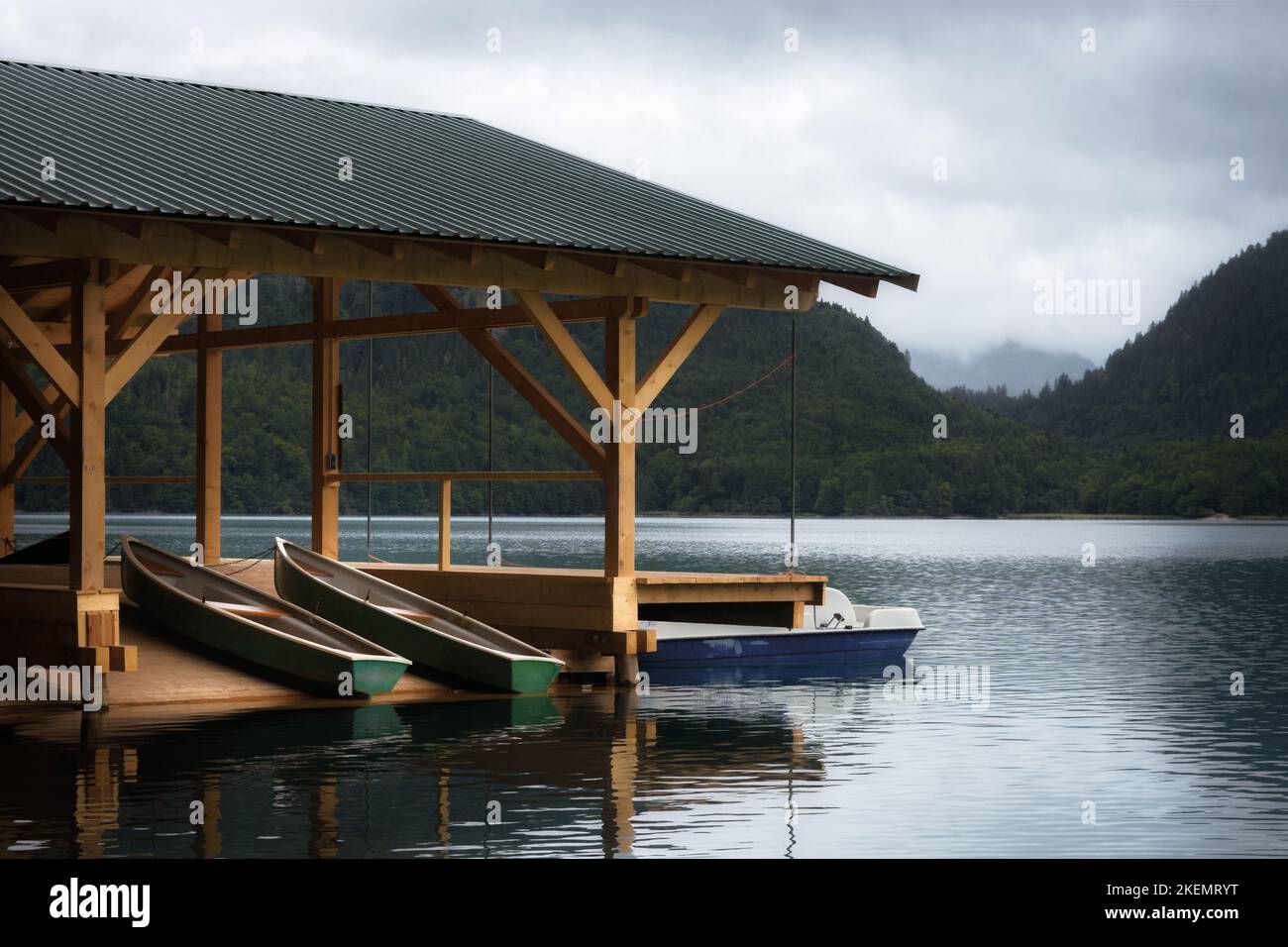 Lake of Alpsee in Schwangau, near the castle of Neuschwanstein in ...