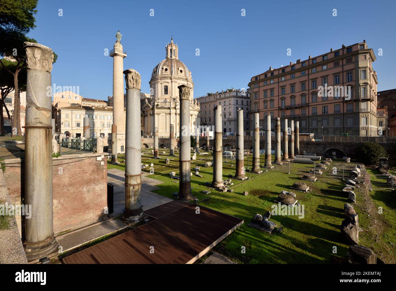 Italy, Rome, Trajan Forum, Basilica Ulpia and Trajan's column Stock ...