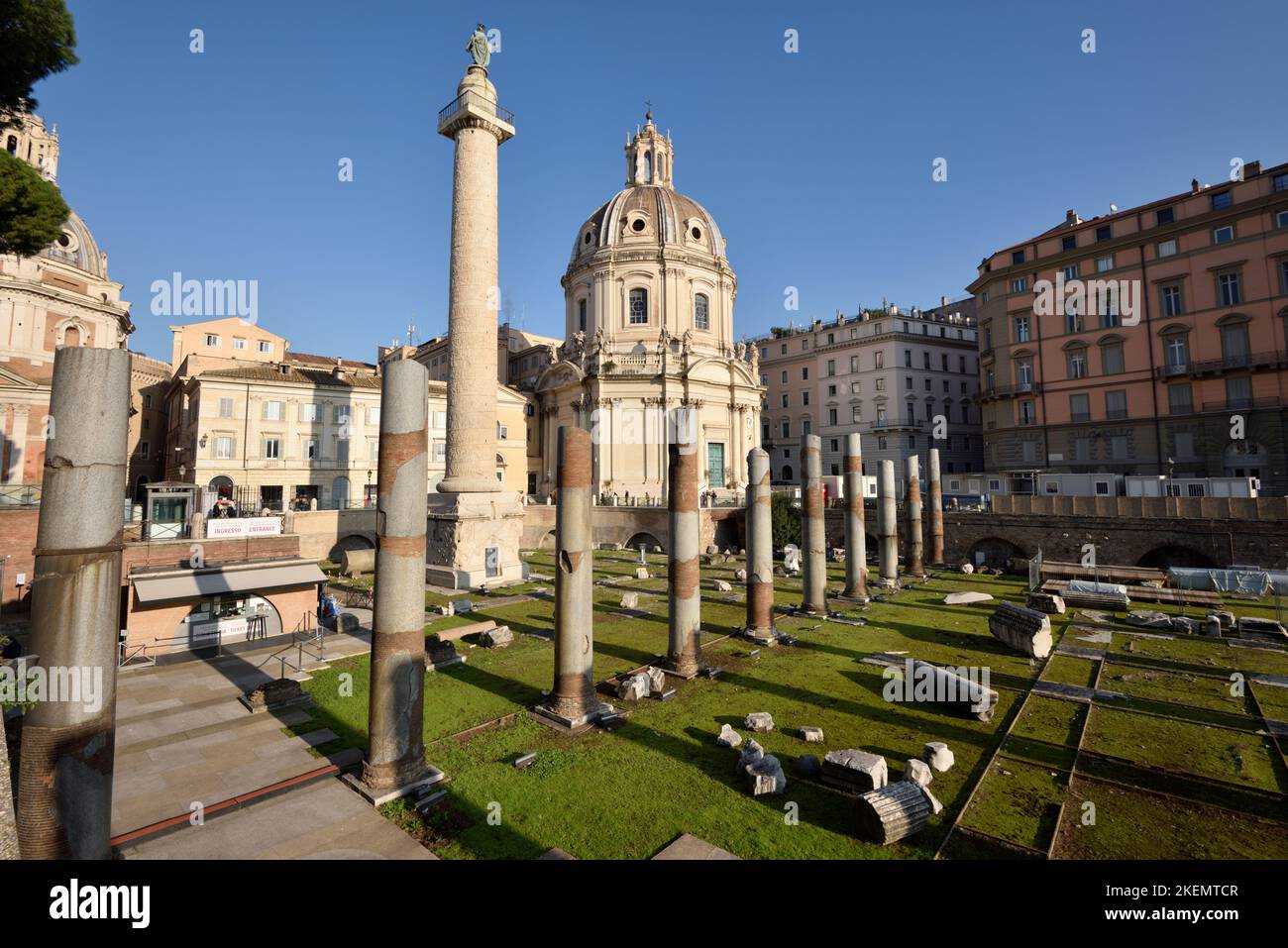 Italy, Rome, Trajan Forum, Basilica Ulpia and Trajan's column Stock ...