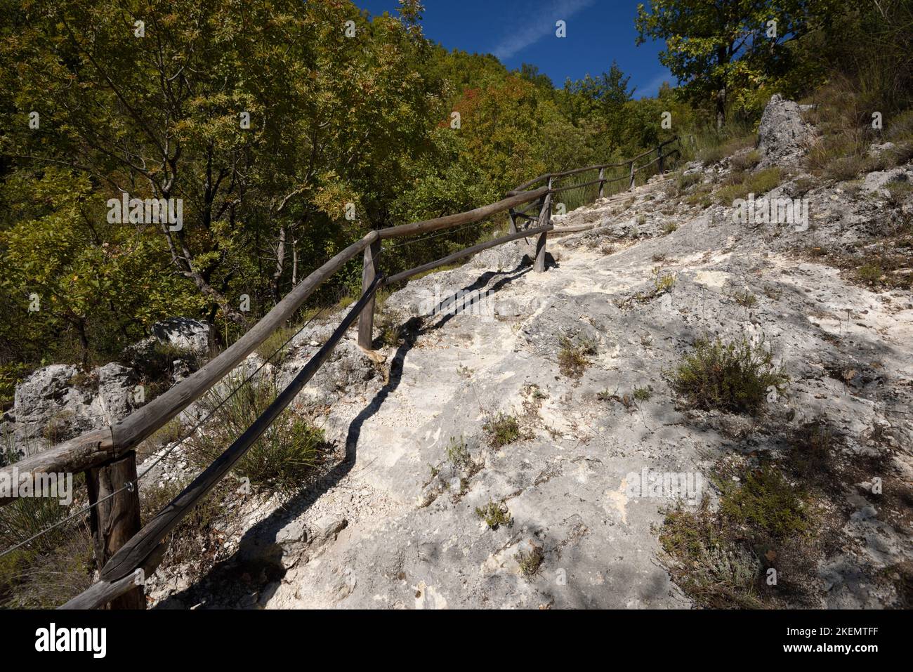 Pathway track hi-res stock photography and images - Alamy
