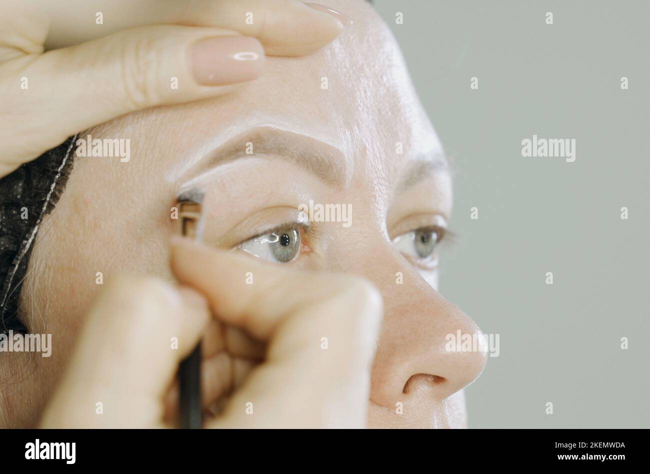 Coloring with white lines the design of the shape of the eyebrows on ...