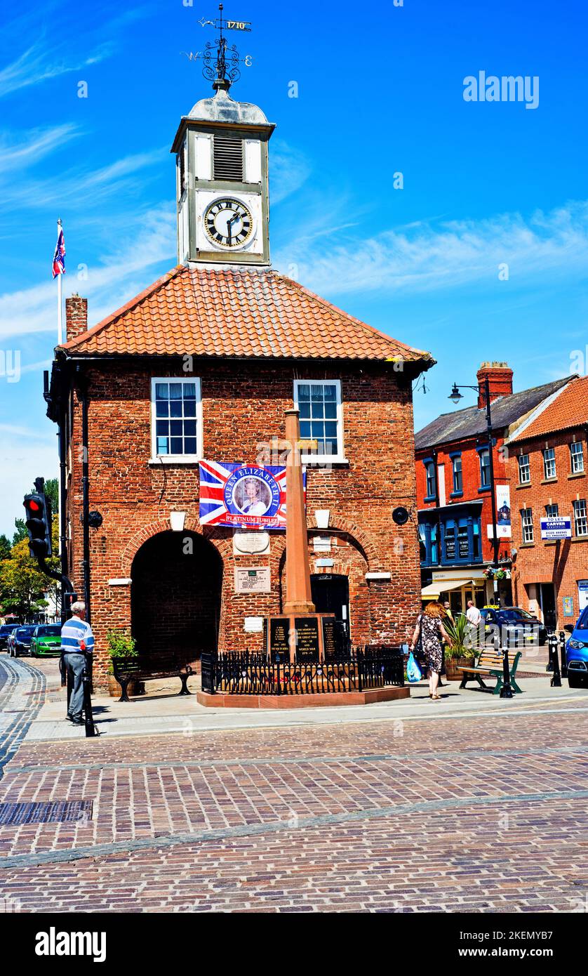 Yarm Town Hall with Queens Platinum Jubilee Banner, Yarm on Tees, North ...