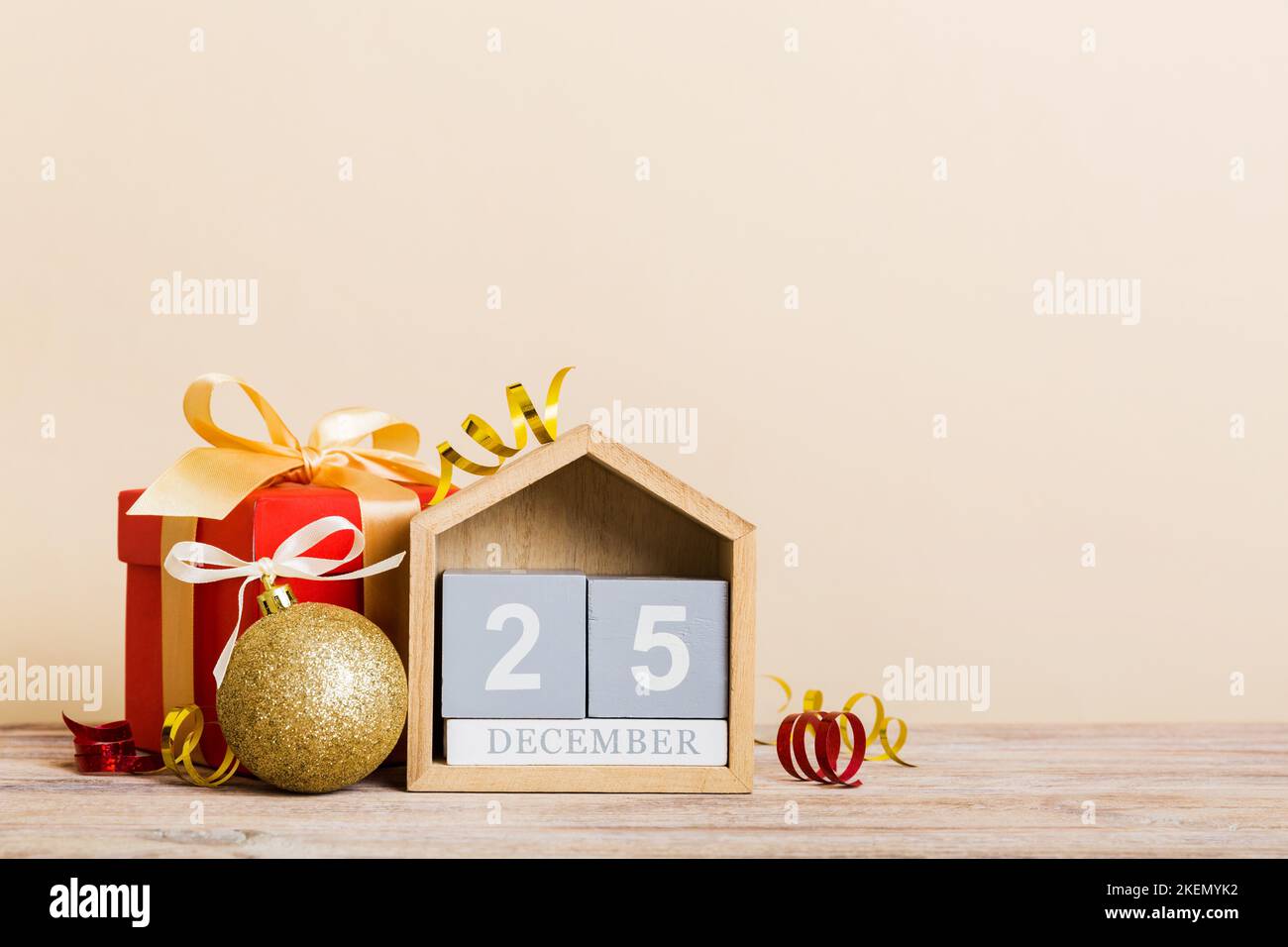 25 december. Christmas composition on colored background with a wooden ...