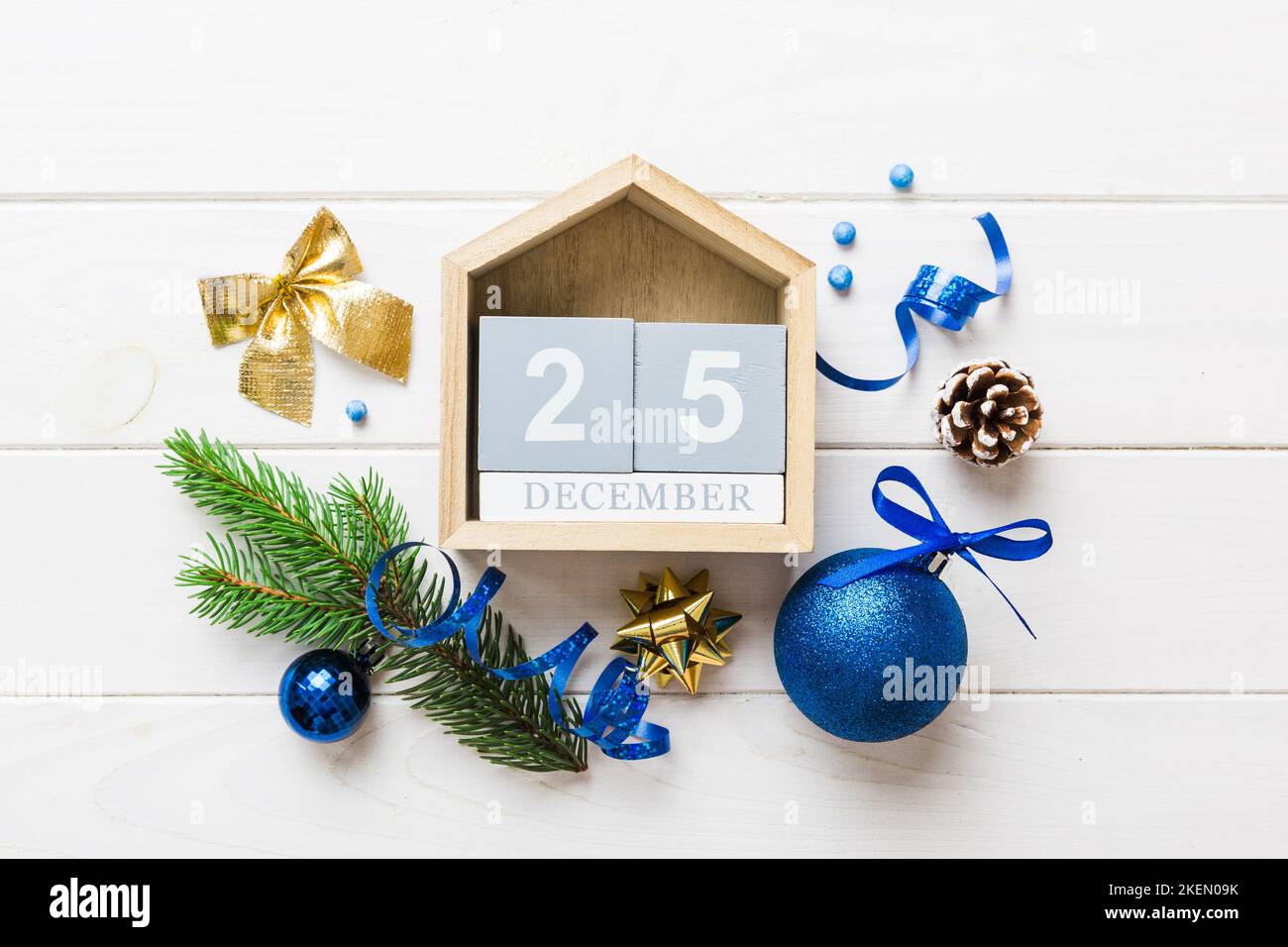 Christmas calendar 25 december. Christmas gift, fir branches, pine ...