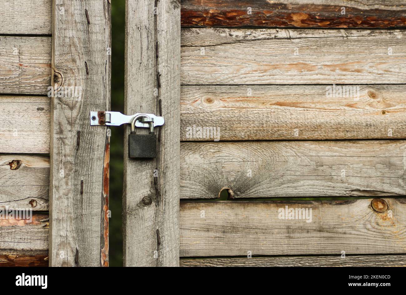 Open outdoor gate padlock hi-res stock photography and images - Alamy
