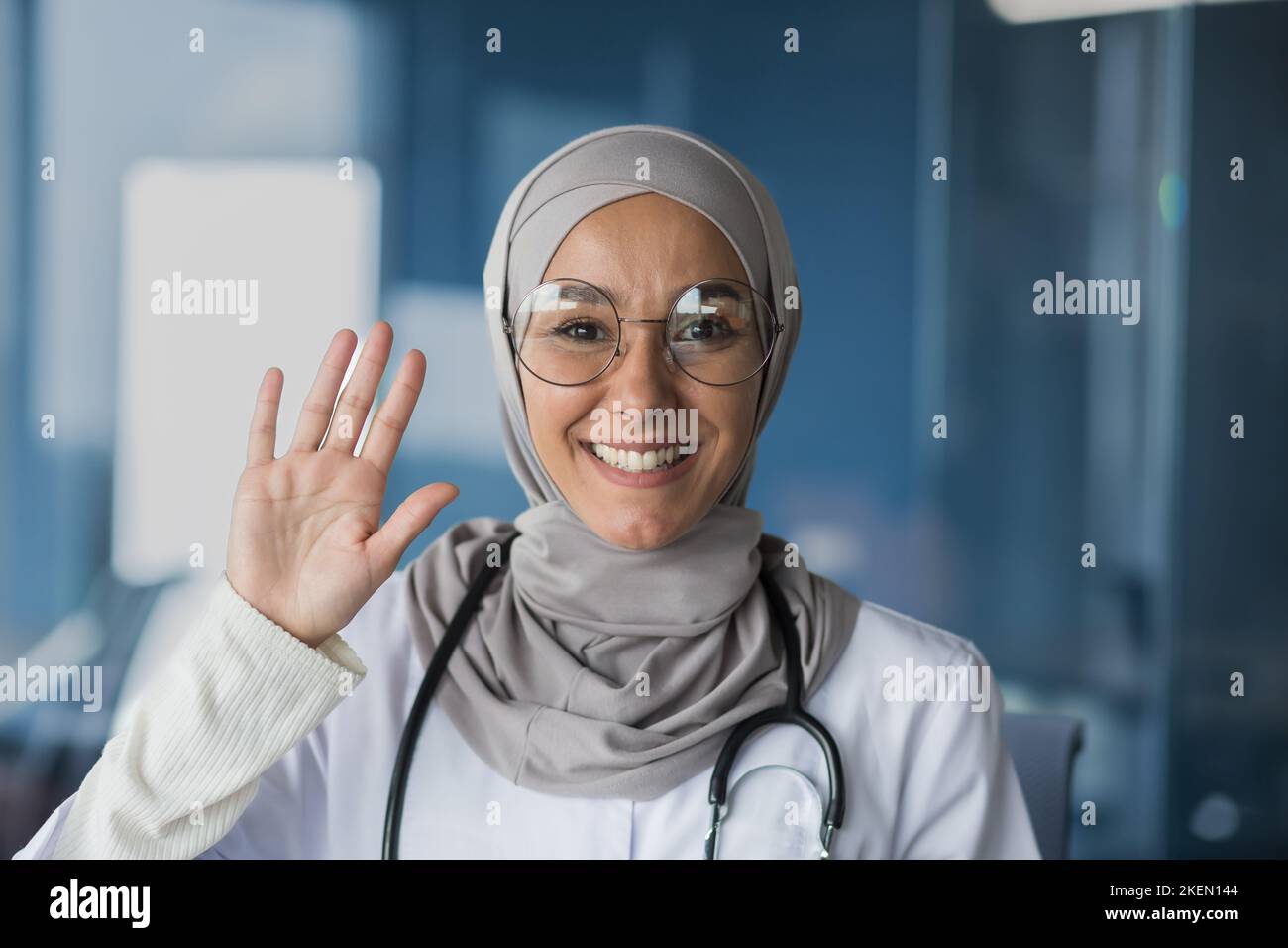 Saudi doctor hi-res stock photography and images - Alamy
