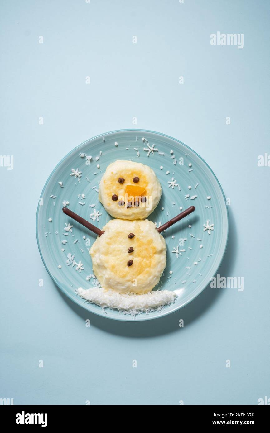 Funny snowman Christmas morning breakfast pancakes Stock Photo - Alamy