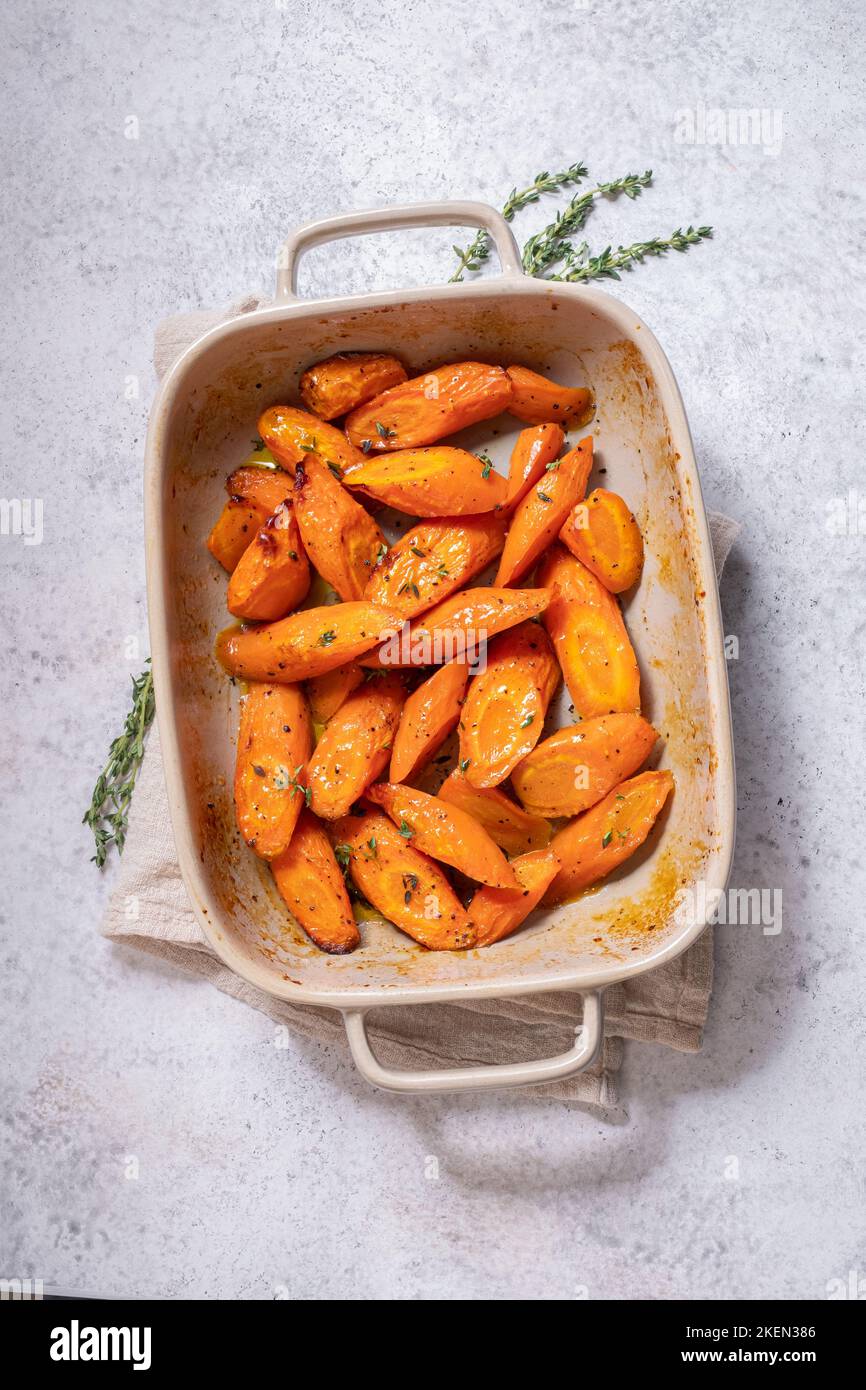 Honey coasted and glazed roasted carrots Stock Photo - Alamy